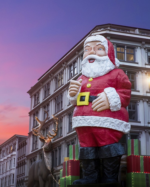 Auckland city centre’s iconic giant Santa moves into retirement | Heart ...